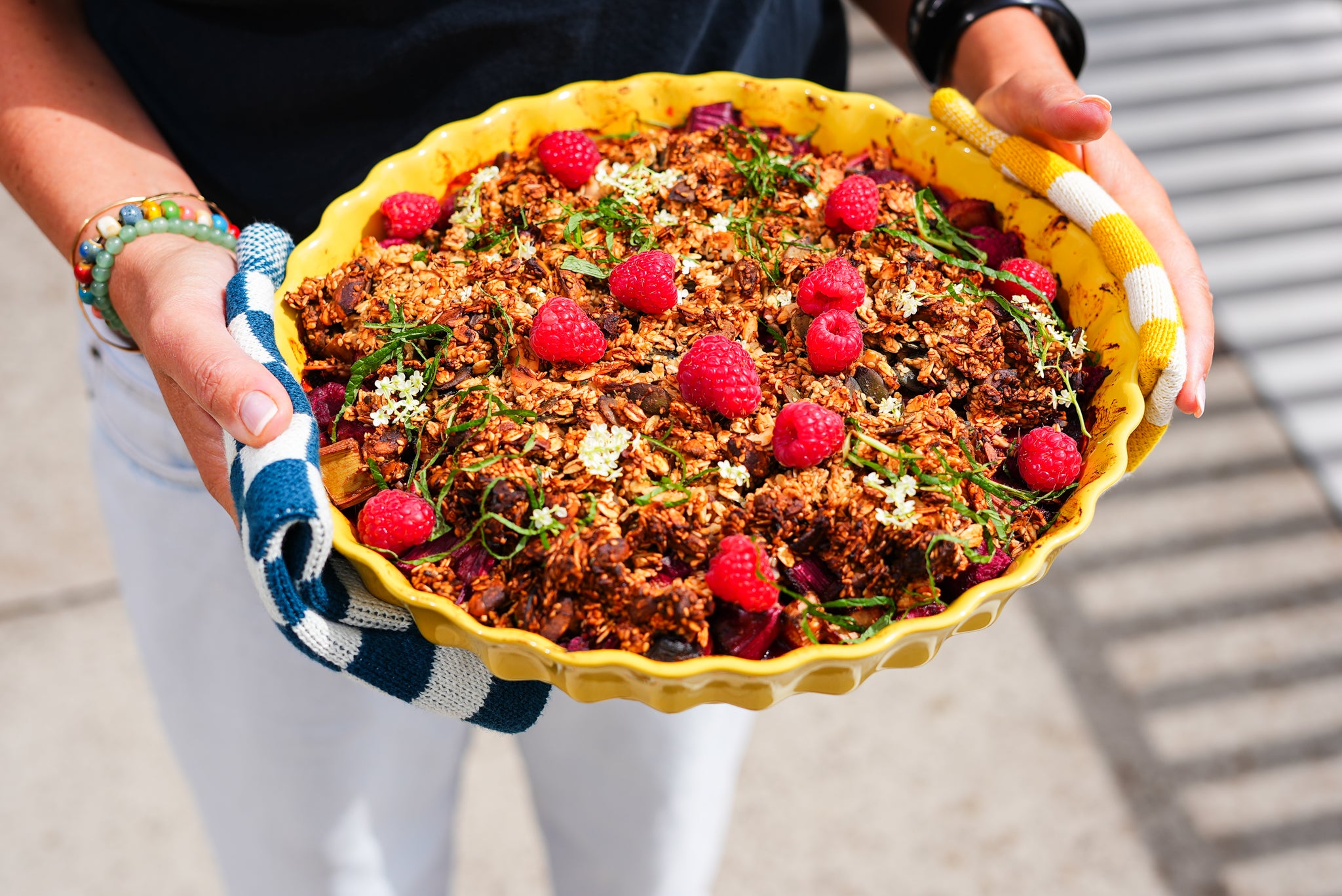 Crumble rhubarbe-framboise au kéfir | Recette saine