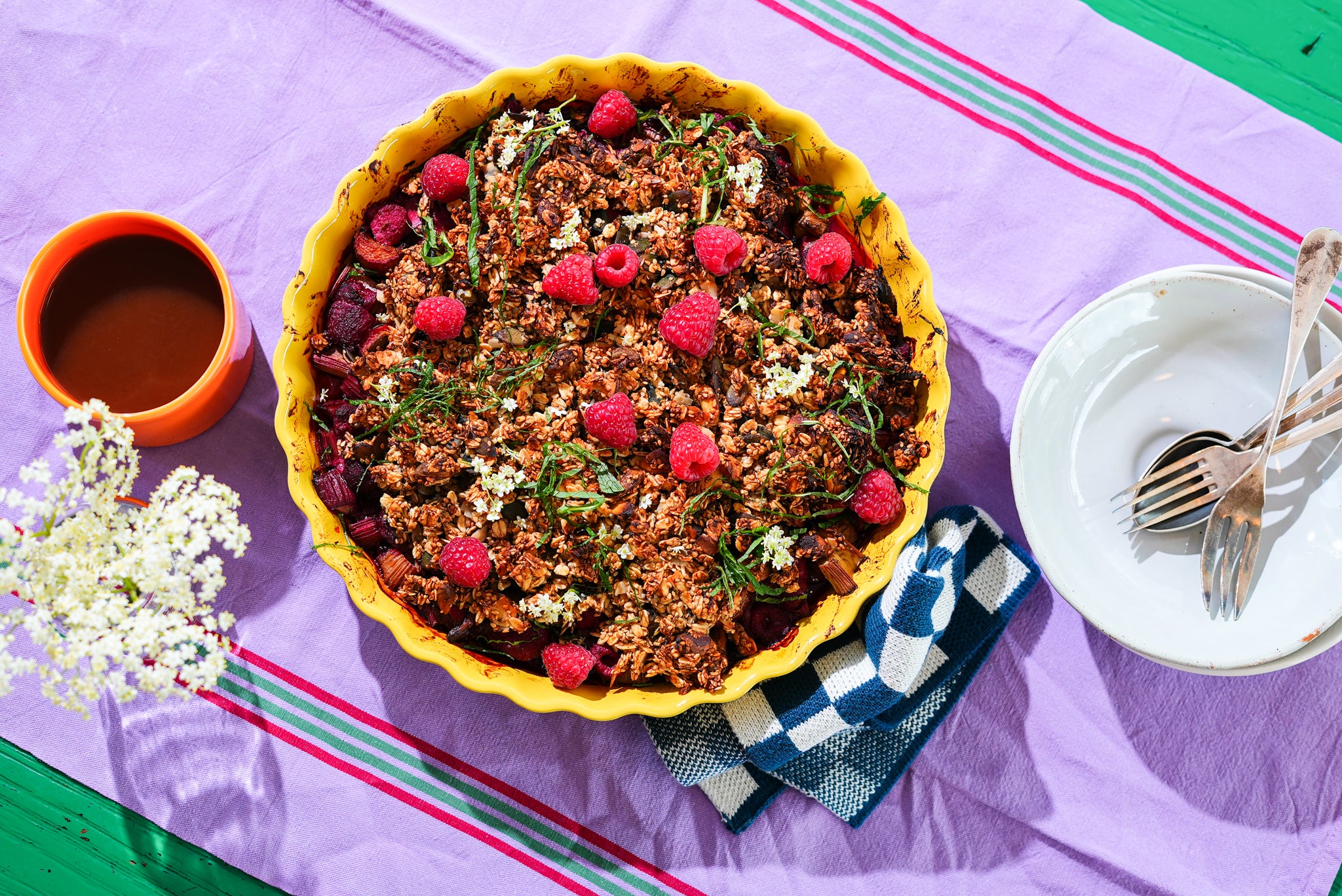 Crumble rhubarbe-framboise au kéfir | Recette saine